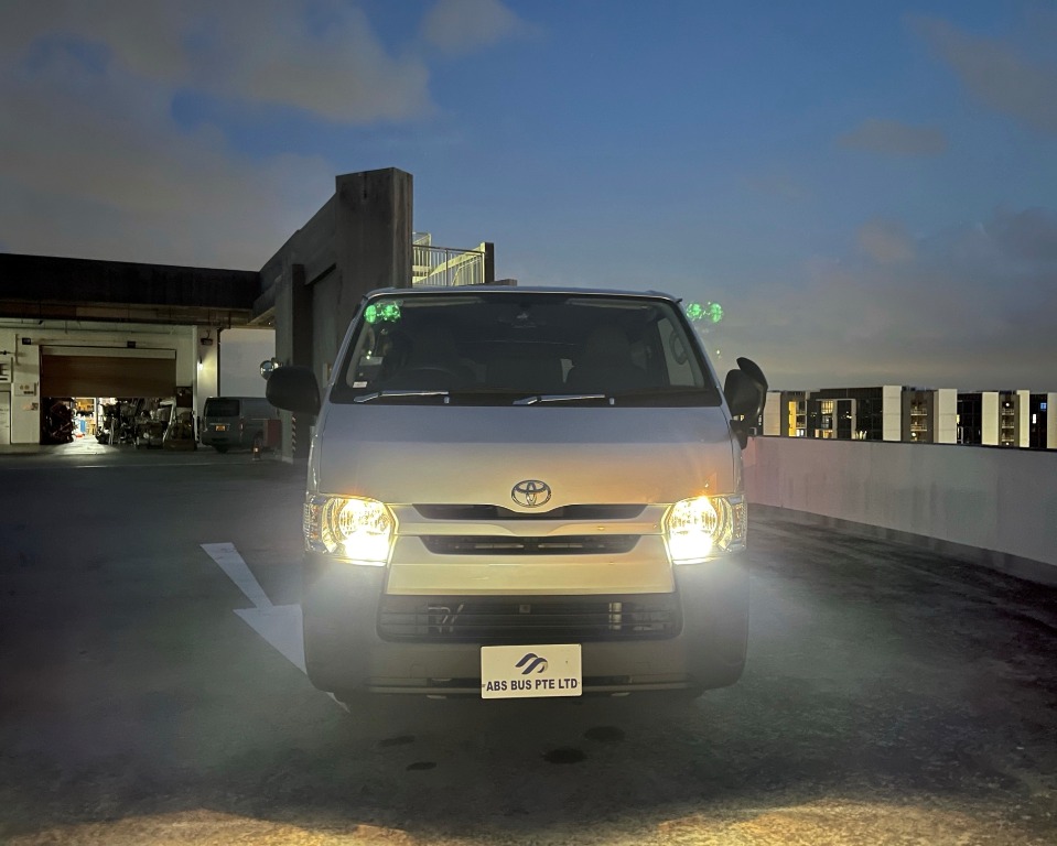 Toyota Hiace 2.8 LED Headlight Auto, Cars, Commercial Vehicles, Used on ...