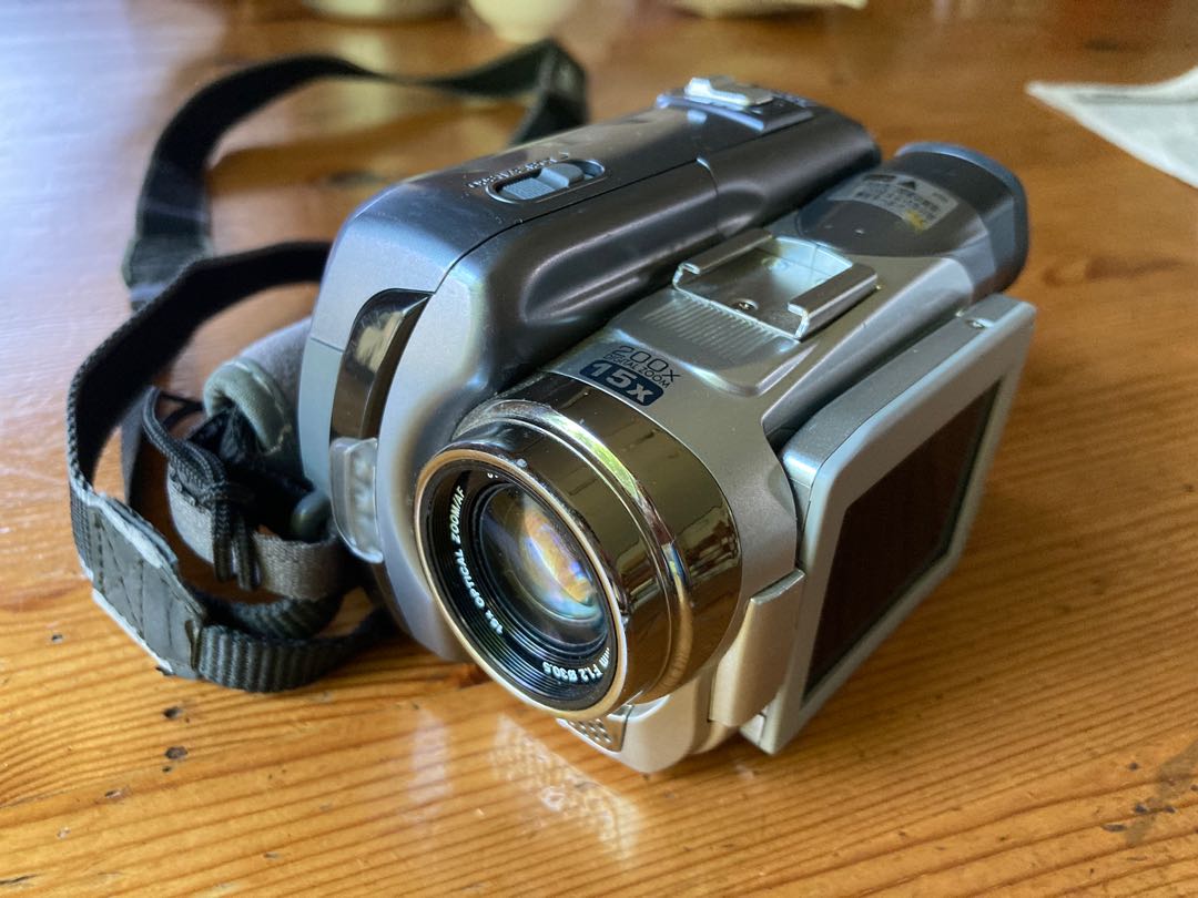 VINTAGE VICTOR MINI DV CAMCORDER, Photography, Video Cameras on Carousell