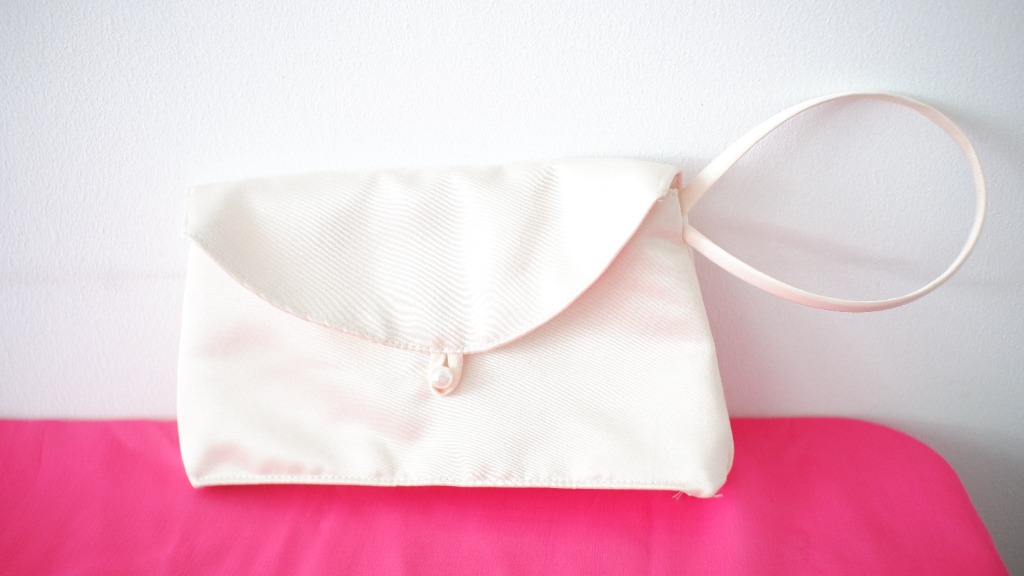 Very Classy Formal Pouch, Women's Fashion, Bags & Wallets, Clutches on ...