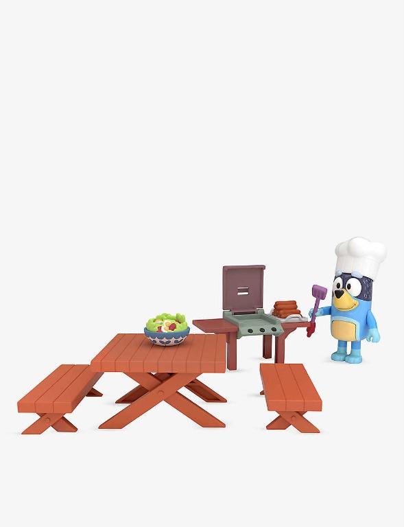 BLUEY Family Backyard BBQ play set, 傢俬＆家居, 家居裝飾, 家居裝飾 - 其他 - Carousell
