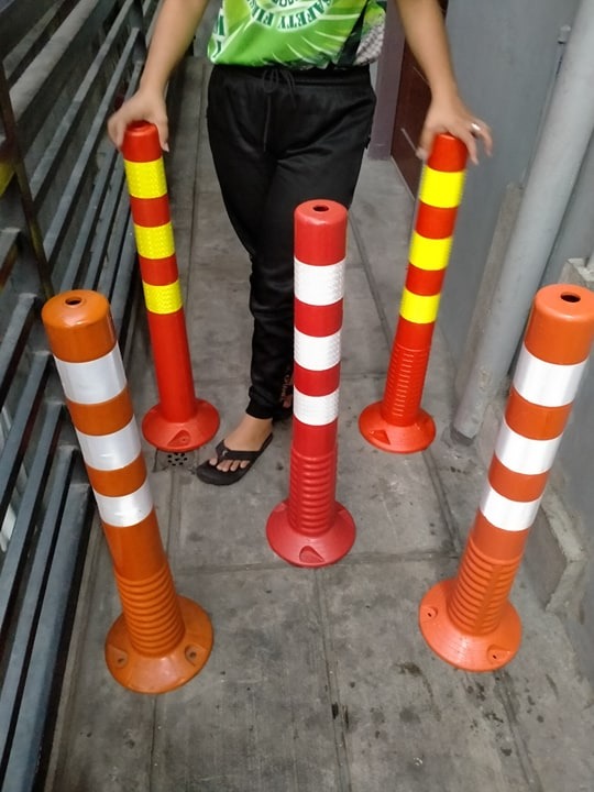 BOLLARD WITH REFLECTOR, Commercial & Industrial, Construction Tools ...