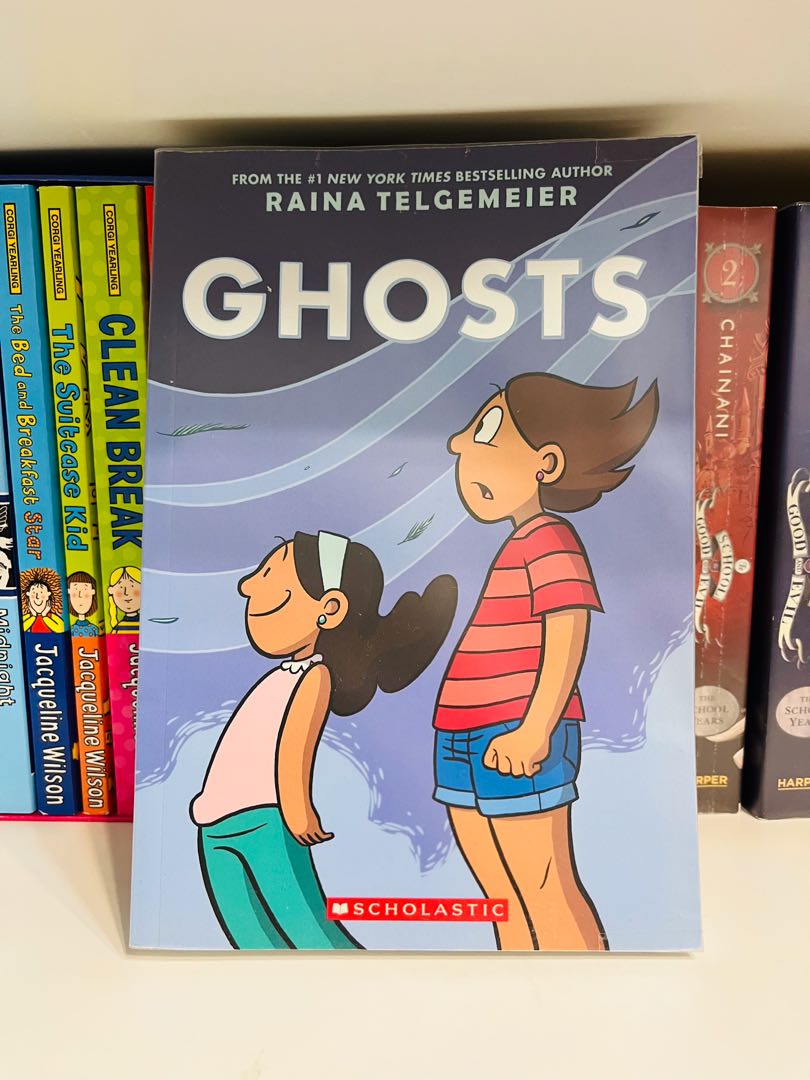 GHOSTS by Raina Telgemeier comic book, 興趣及遊戲, 書本 & 文具, 漫畫 - Carousell