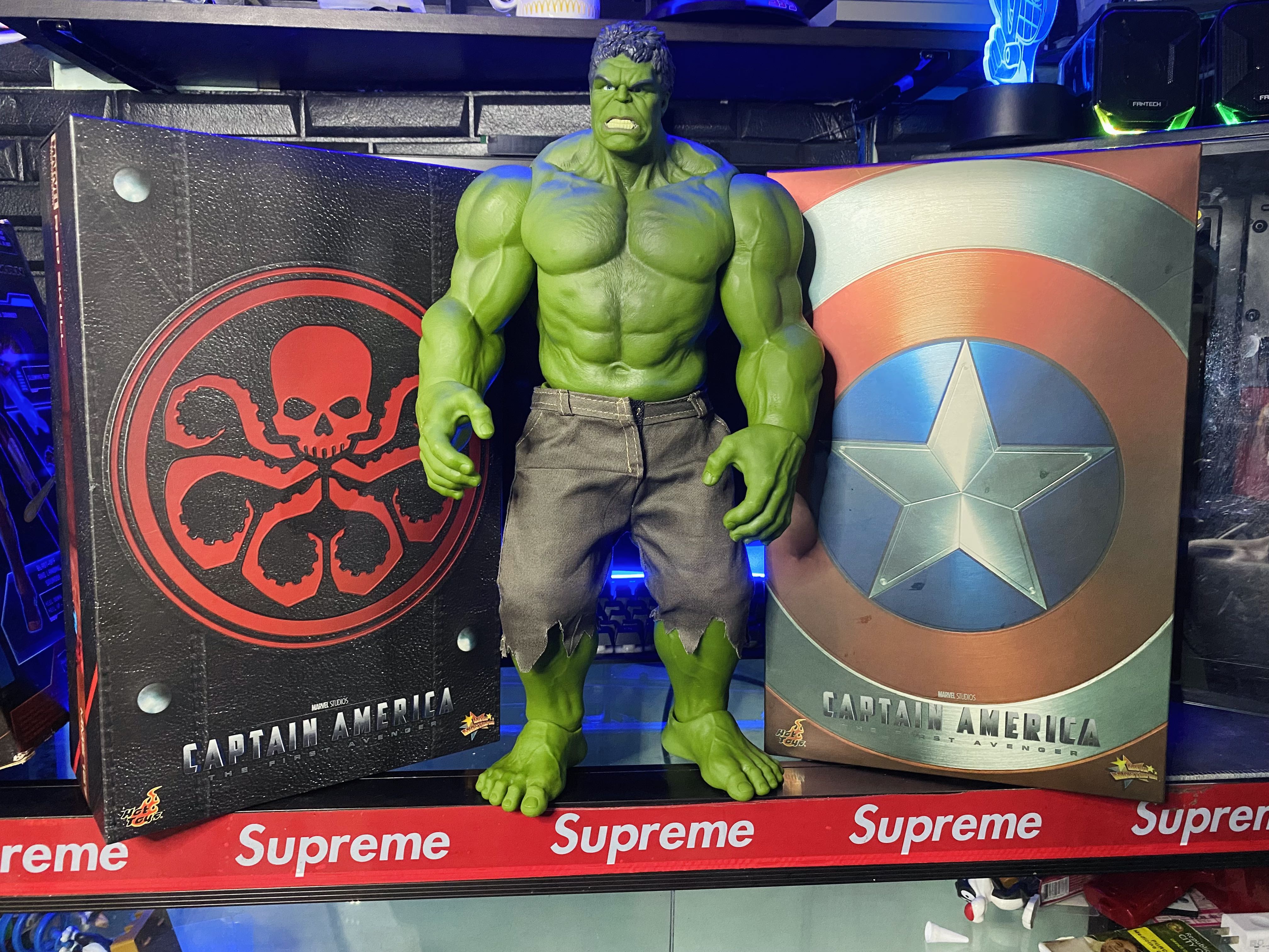 Hot toys Red Skull / Captain America 1st Avengers / HULK, Hobbies ...