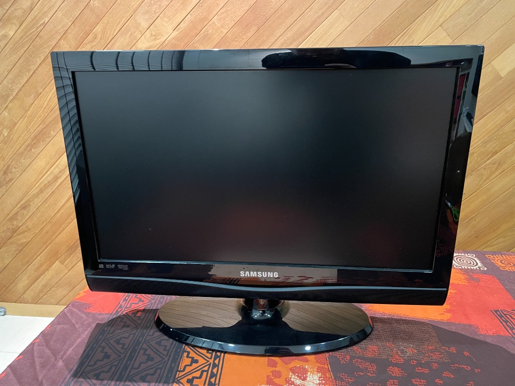 LCD Samsung TV 22', TV & Home Appliances, TV & Entertainment, TV on ...
