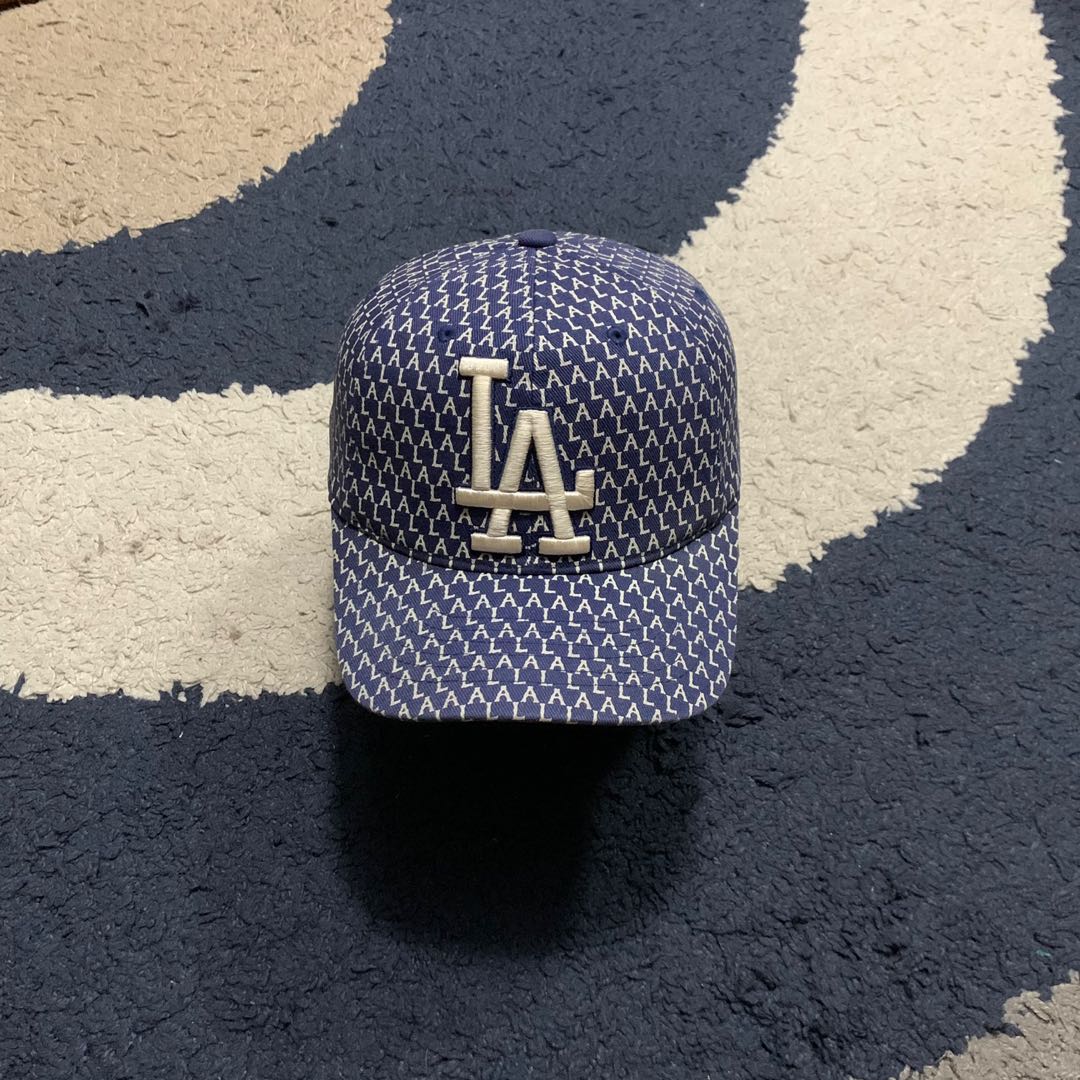 Topi MLB LA Full Print Logo, Fesyen Pria, Aksesoris, Topi di Carousell