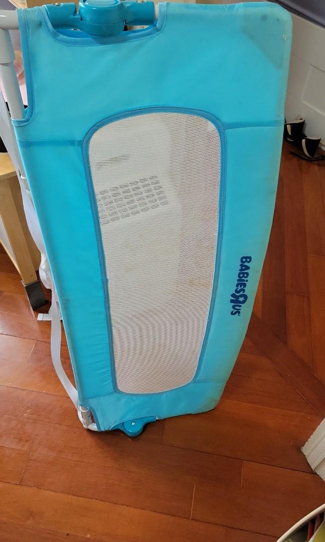 toys r us bed guard, bed rail, safety, 兒童＆孕婦用品, 兒童傢具, 兒童傢具 - 床圍 - Carousell