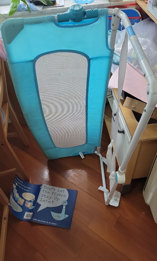 toys r us bed guard, bed rail, safety, 兒童＆孕婦用品, 兒童傢具, 兒童傢具 - 床圍 - Carousell