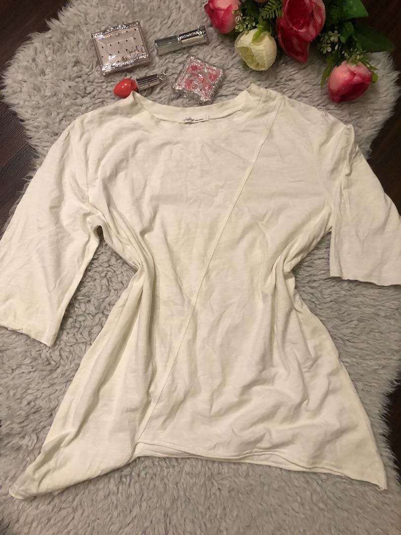 White top, Women's Fashion, Tops, Shirts on Carousell