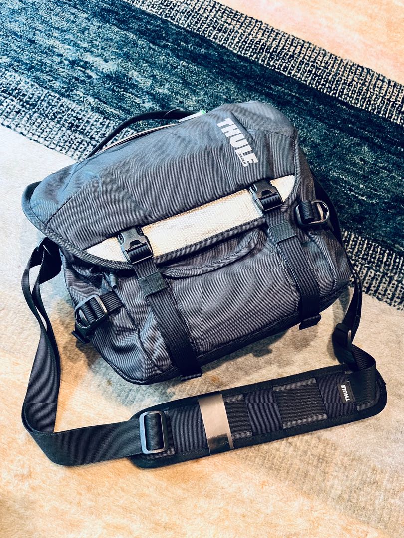 BNWT Thule Camera Bag Covert, Photography, Photography Accessories ...