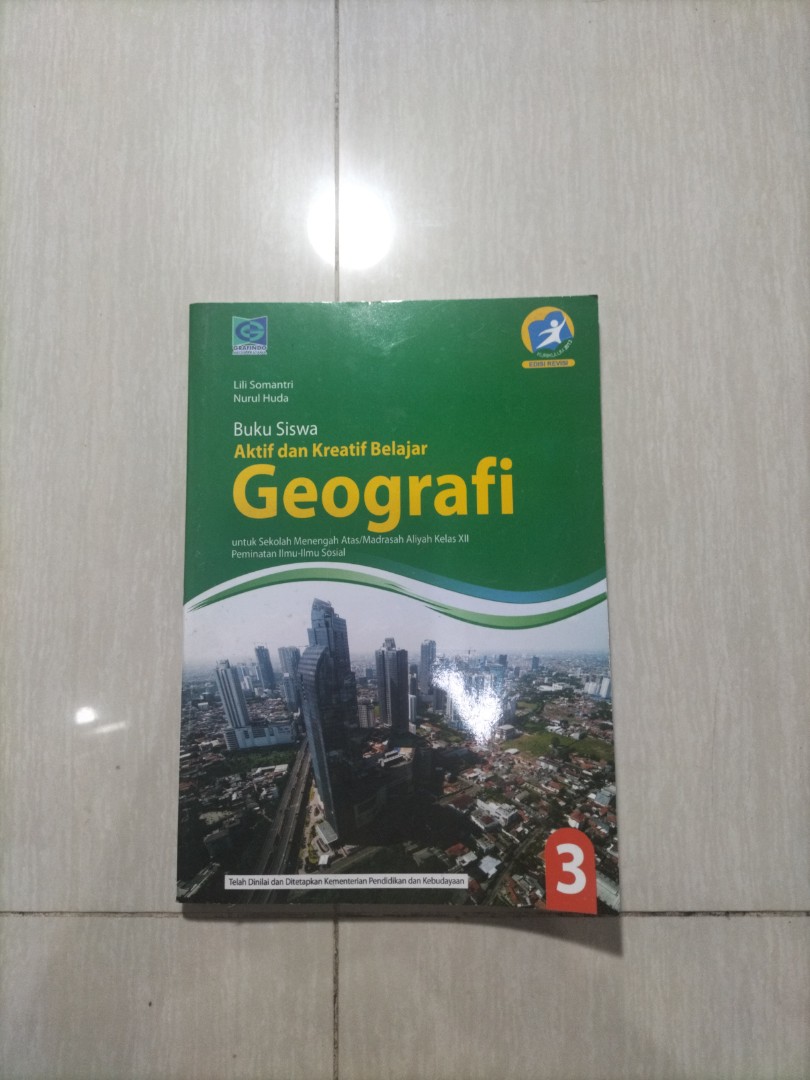 Buku Geografi kelas 12 kurikulum 2013, Buku & Alat Tulis, Buku di Carousell