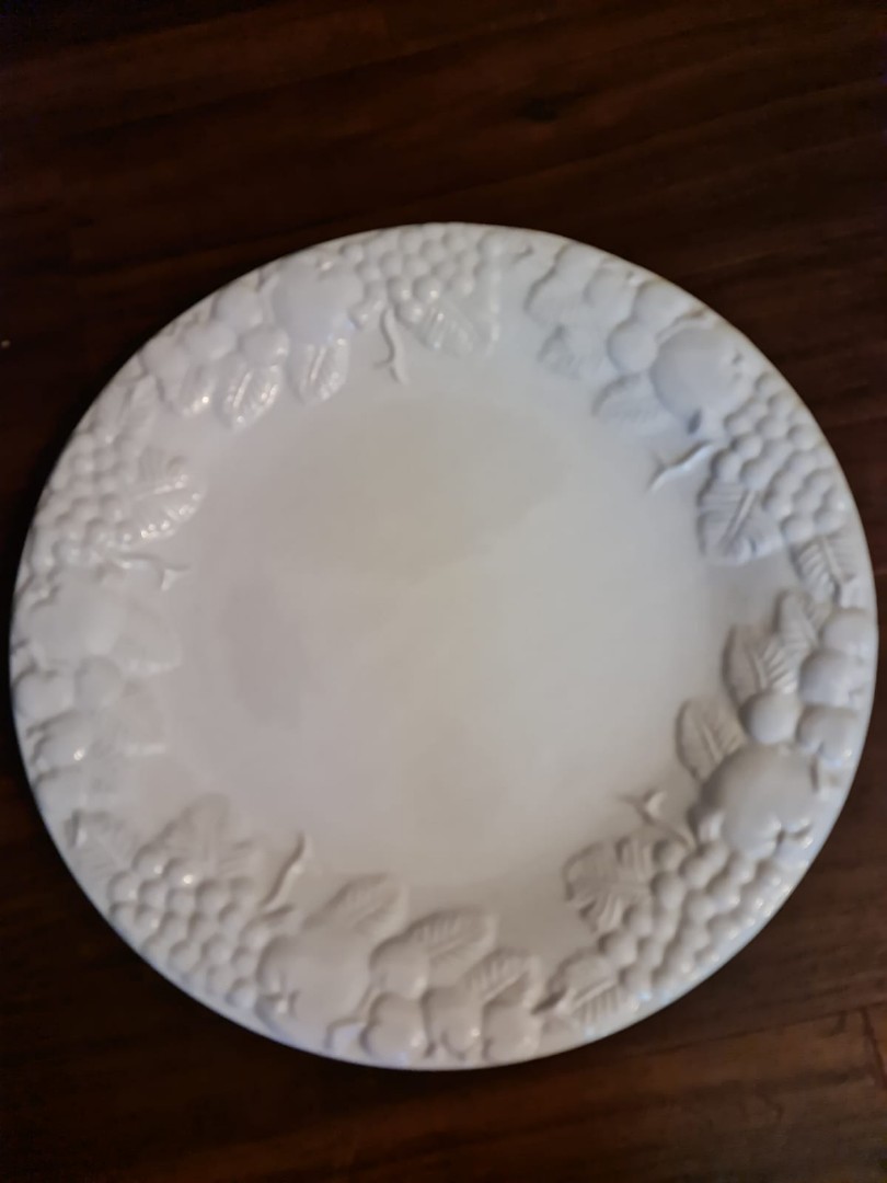 [CLEARING] ROUND SERVING DISH, Furniture & Home Living, Kitchenware ...