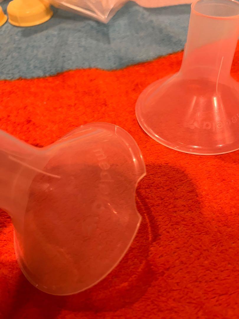 Medela Freestyle breastshield flanges size 24mm, Babies & Kids, Nursing ...