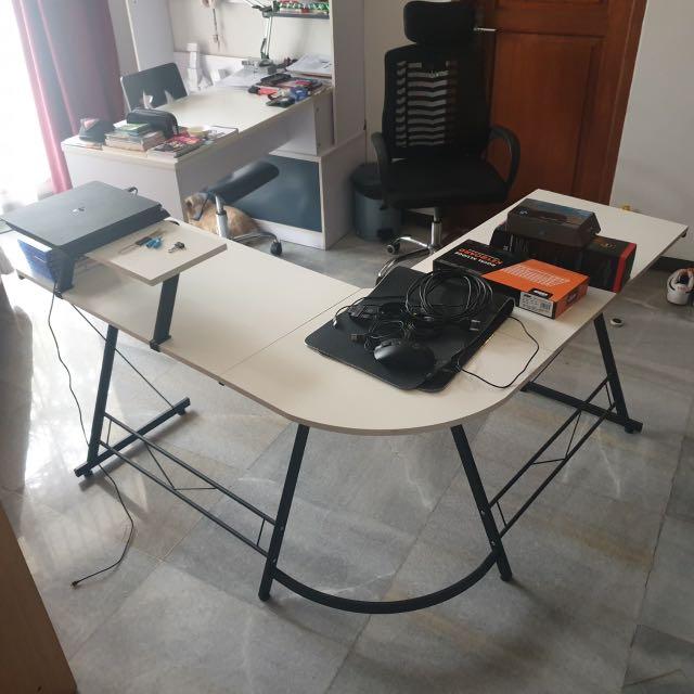 Meja Belajar/Komputer/ Gaming Model L-Shape, Perabotan Rumah di Carousell