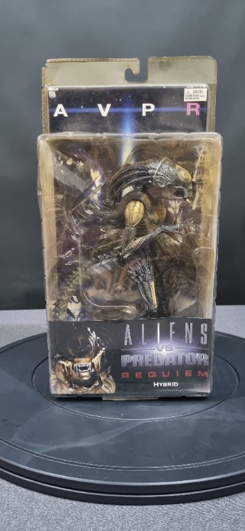 NECA Alien vs. Predator Set, Hobbies & Toys, Toys & Games on Carousell