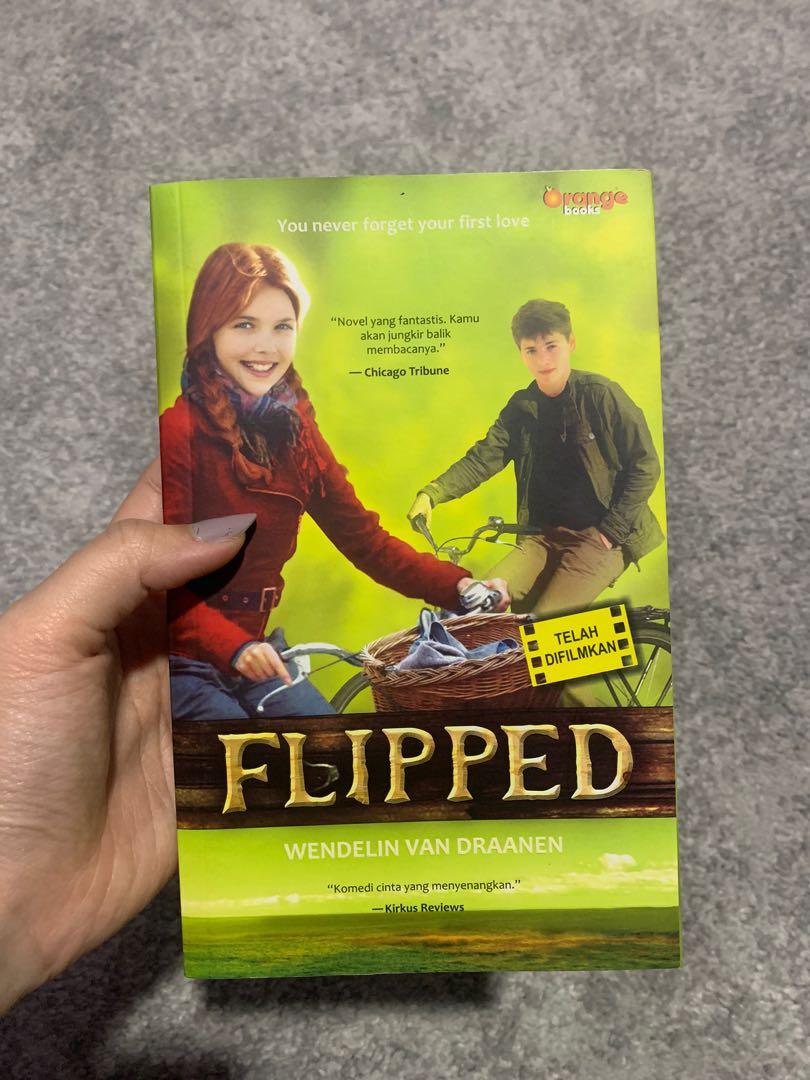 Novel Flipped, Buku & Alat Tulis, Buku di Carousell