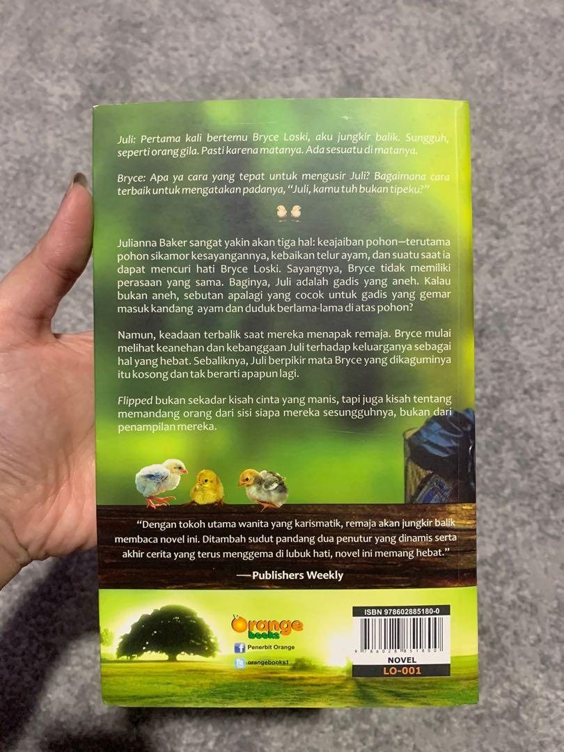 Novel Flipped, Buku & Alat Tulis, Buku di Carousell