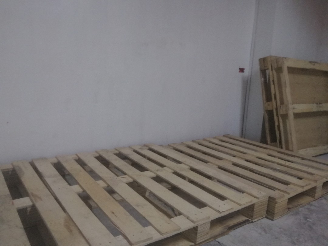 Palochina Wooden Pallets, Furniture & Home Living, Furniture, Shelves ...