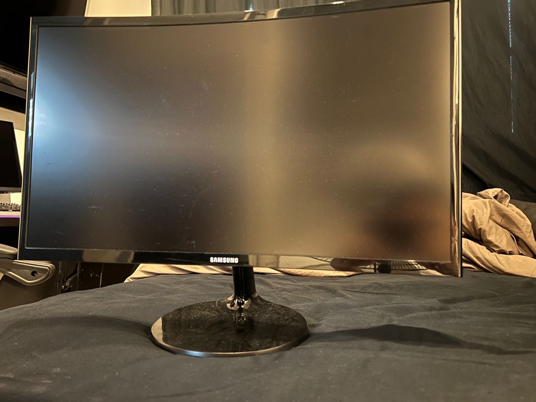 Samsung "24" curve monitor, Computers & Tech, Desktops on Carousell