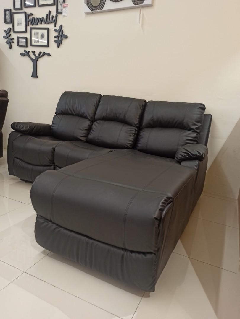 Sofa Sectional Kulit Hitam, Perabotan Rumah di Carousell