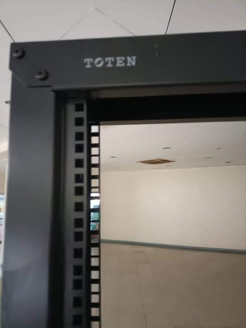 Toten Open Bay Rack 22U/42U with Caster Wheels, Computers & Tech ...