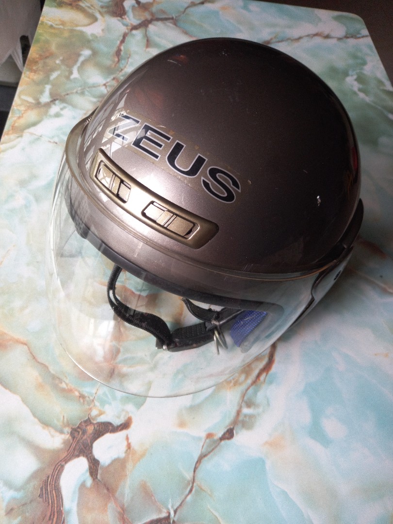 ZEUS HELMET, Motorcycles, Motorcycle Accessories on Carousell