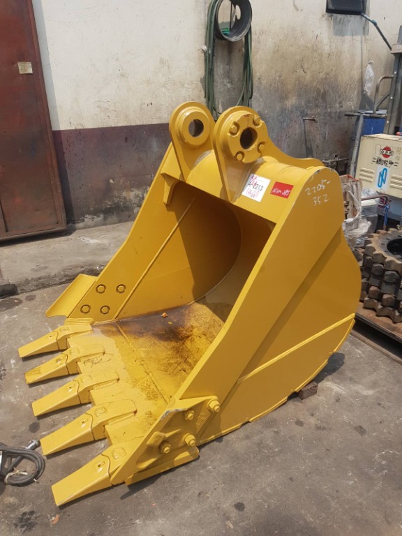 Backhoe Bucket assy 1cu japan, Special Vehicles, Heavy Vehicles on ...