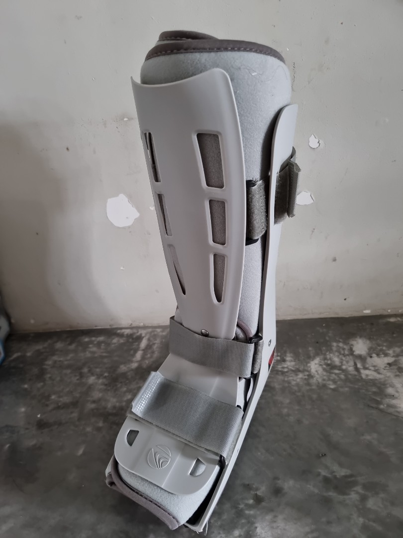 Breg Genesis Walker/ Foot & Ankle Bracing/ Aircast (M), Health ...