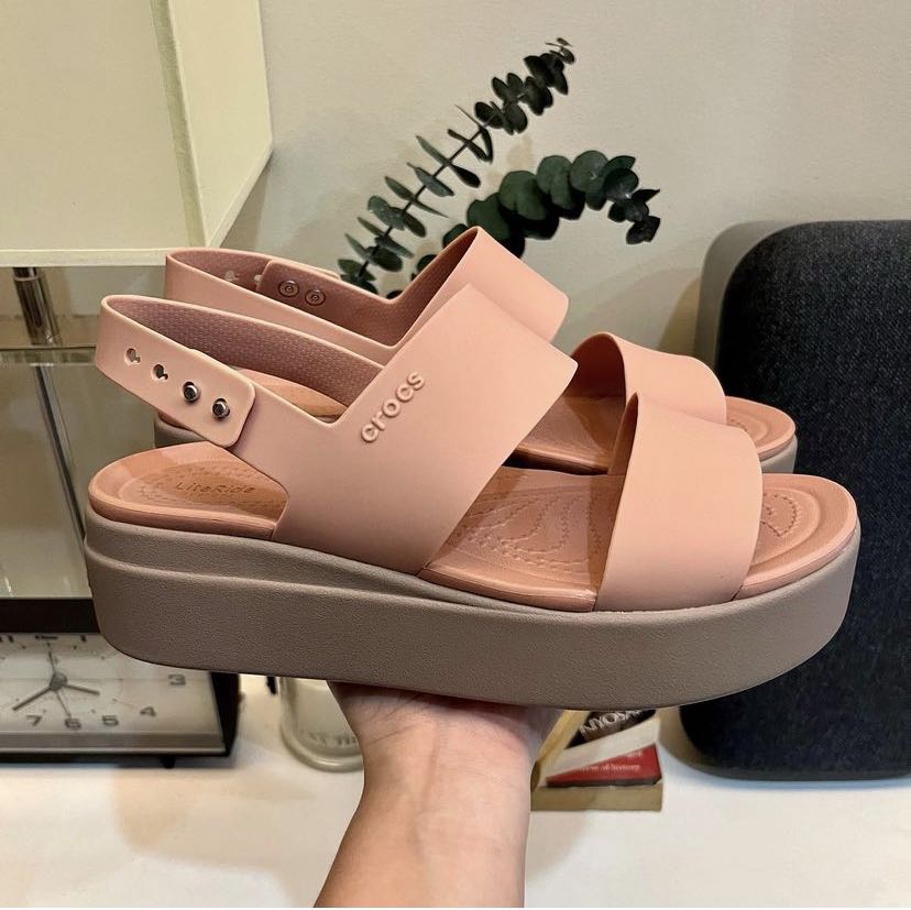 Crocs brooklyn pale blush, Women's Fashion, Footwear, Wedges on Carousell