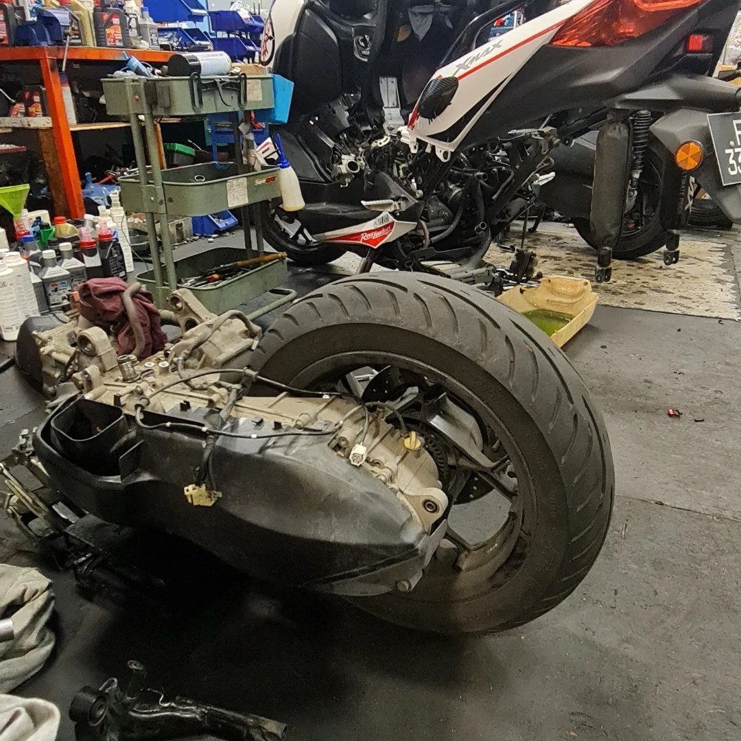 Engine mounting and bushing replacement for XMAX, Motorcycles ...