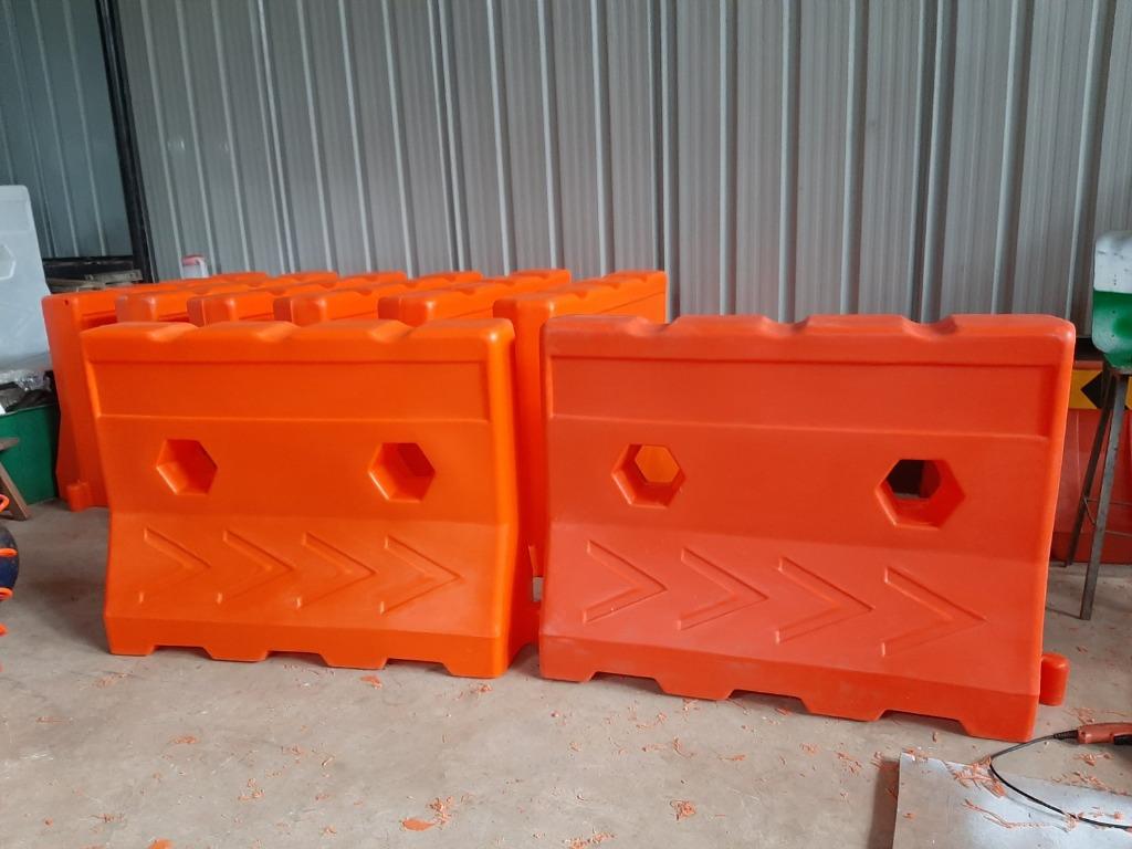 PLASTIC BARRIER, Commercial & Industrial, Construction Tools ...