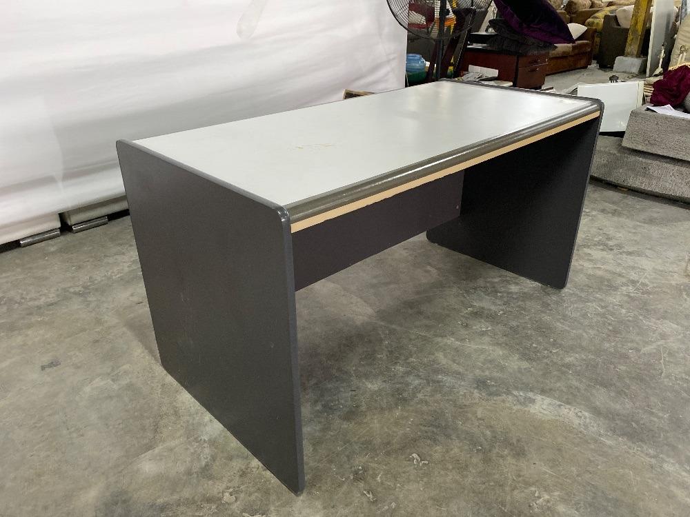 Wooden Office Table Grey Colour / Meja Pejabat Kayu Warna Kelabu ...