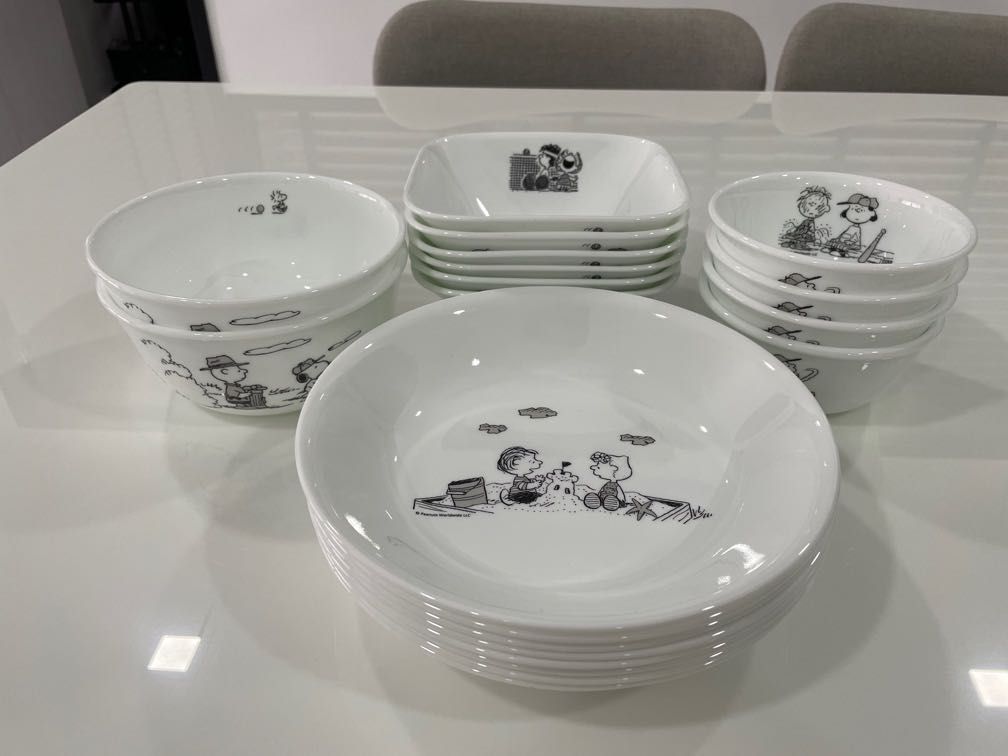 20 pieces Corelle Snoopy Peanuts Black & White Edition, Furniture ...