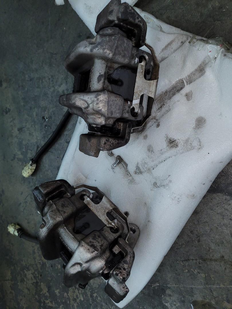 Bmw F30 335i 4 pot Front calipers and 1 pot rear calipers set. Includes ...