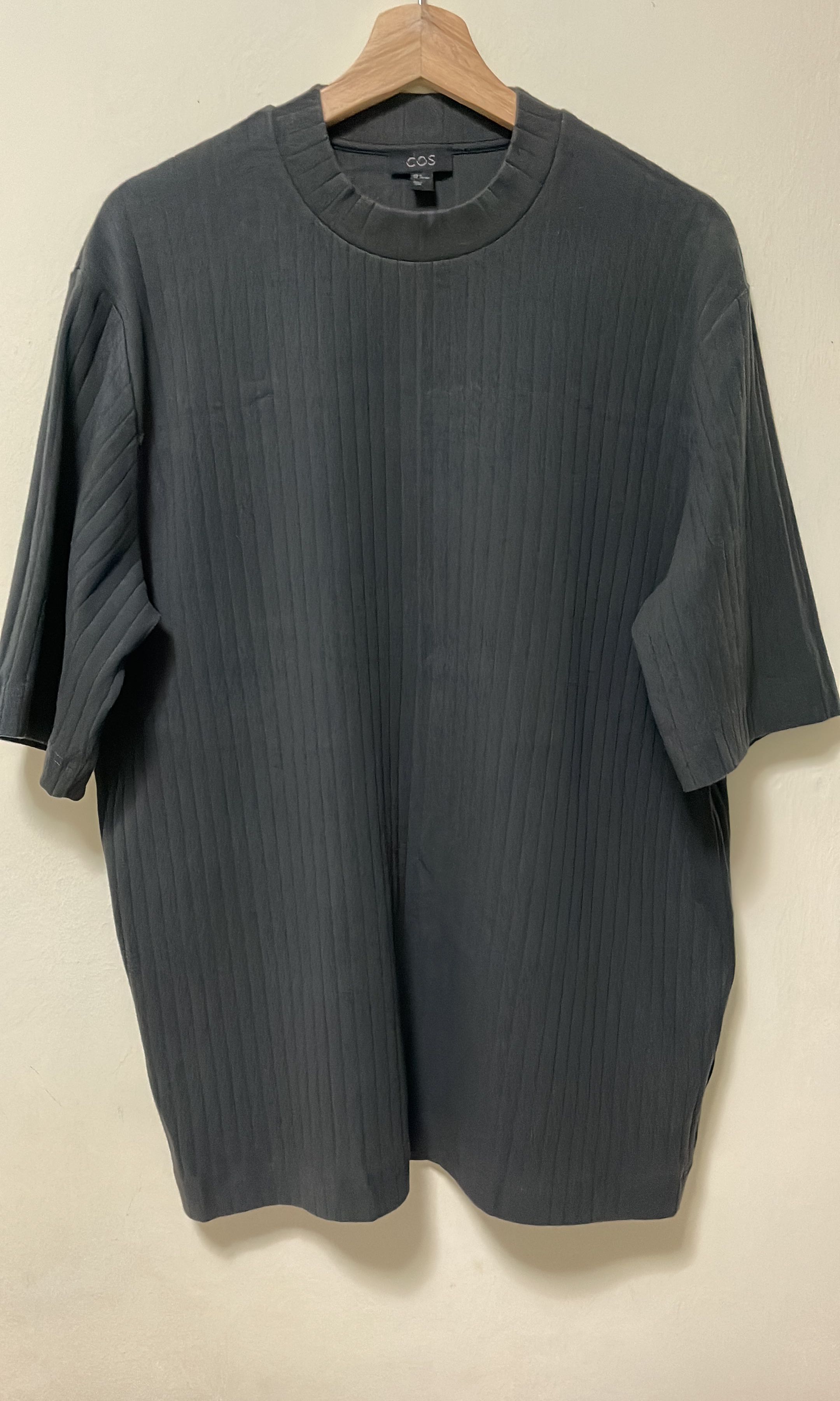 COS Long Tee, Men's Fashion, Tops & Sets, Tshirts & Polo Shirts on ...