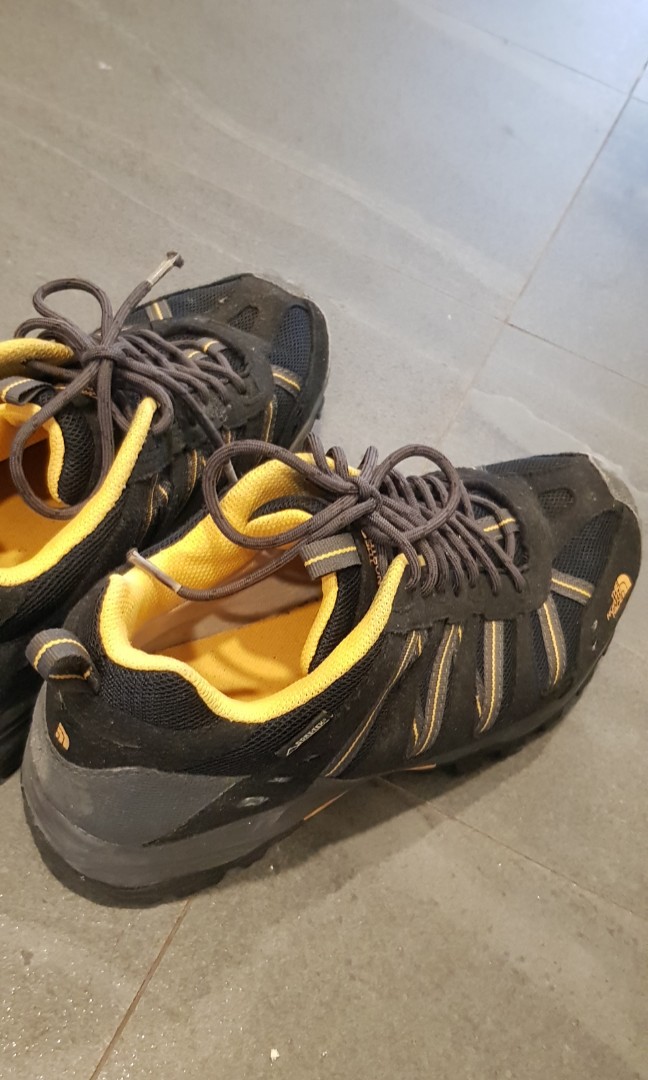 Tracking Shoes, Men's Fashion, Footwear, Sneakers on Carousell