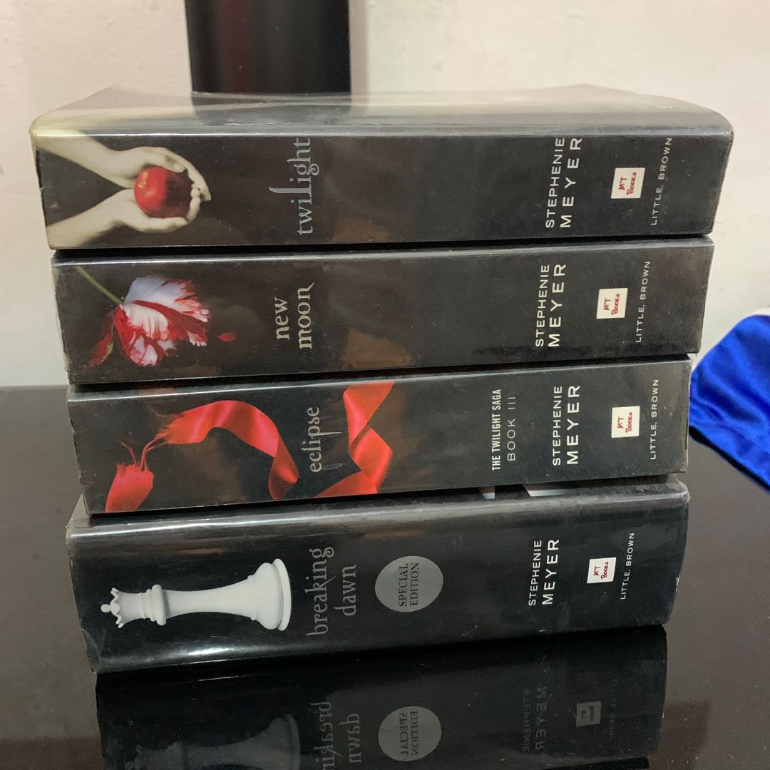 TWILIGHT SERIES SET, Hobbies & Toys, Books & Magazines, Fiction & Non ...