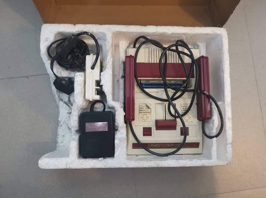 Vintage Family Computer (UNTESTED), Video Gaming, Video Game Consoles ...