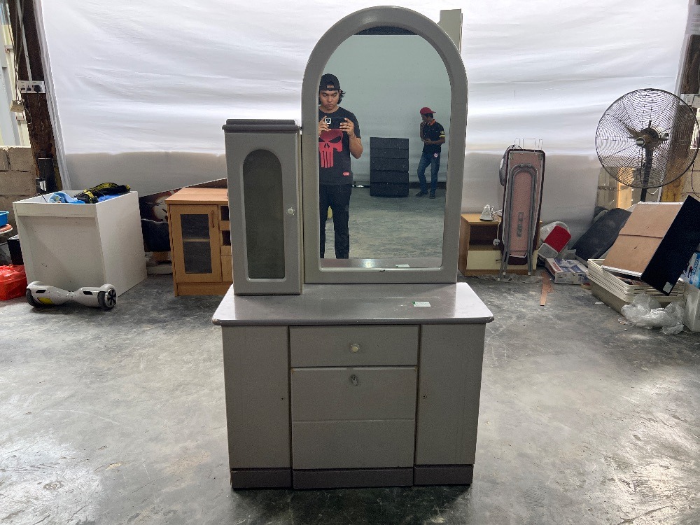 Wooden Dressing Table with Stool / Meja Solek Kayu dengan Bangku ...