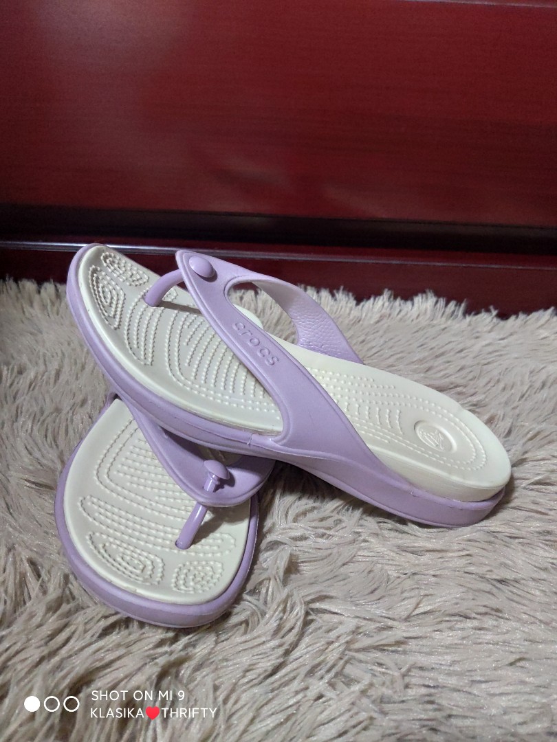 crocs W9, Women's Fashion, Footwear, Flats & Sandals on Carousell