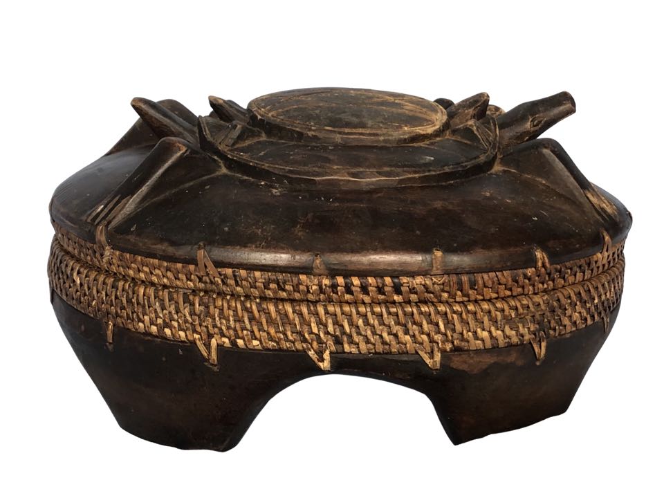 Ifugao Vessel with Lizard Carving, Furniture & Home Living, Home Decor ...