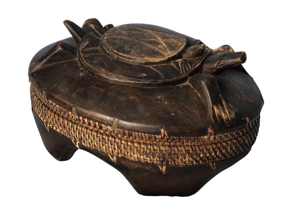 Ifugao Vessel with Lizard Carving, Furniture & Home Living, Home Decor ...