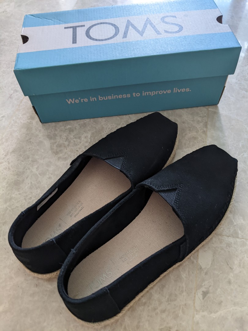 New - toms shoes - W7.5, Women's Fashion, Footwear, Flats on Carousell