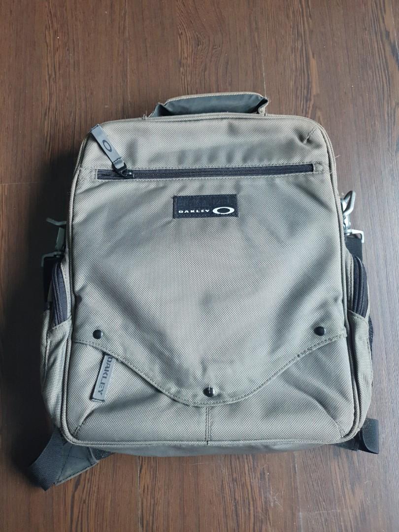 Oakley Vertical Computer Bag 3.0, Men's Fashion, Bags, Sling Bags on ...