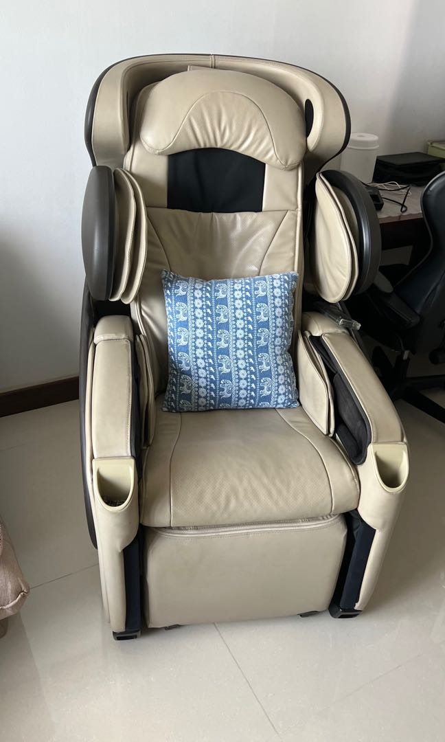 Osim Udivine Massage Chair, Health & Nutrition, Massage Devices on ...