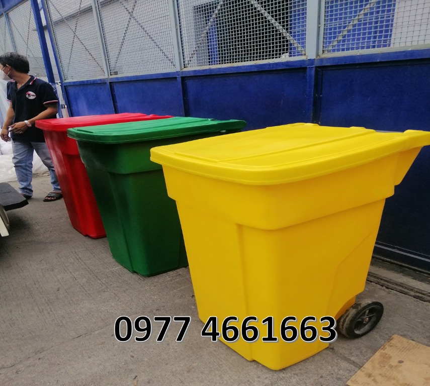 Rolling trash bin 001, Furniture & Home Living, Cleaning & Homecare ...