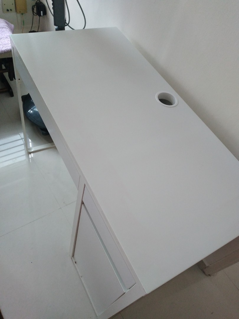 Computer and study table IKEA - free delivery to your location ...