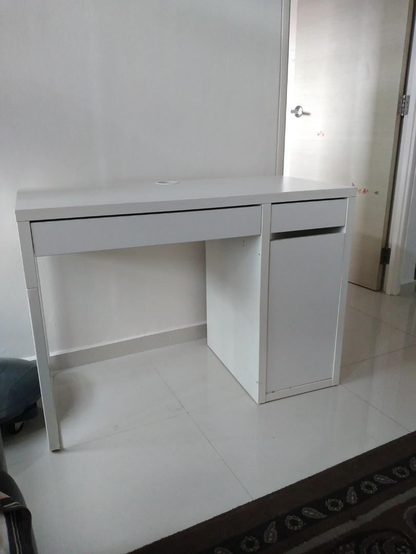 Computer and study table IKEA - free delivery to your location ...