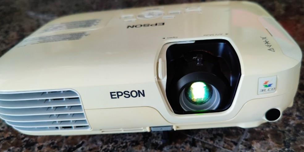 Epson EB-X7 Video Projector $180, TV & Home Appliances, TV & Entertainment, Projectors on Carousell