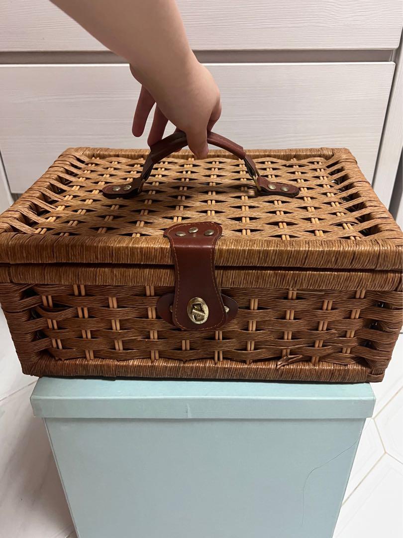 Hand carry twist lock wicker rattan basket cloth lining picnic storage ...