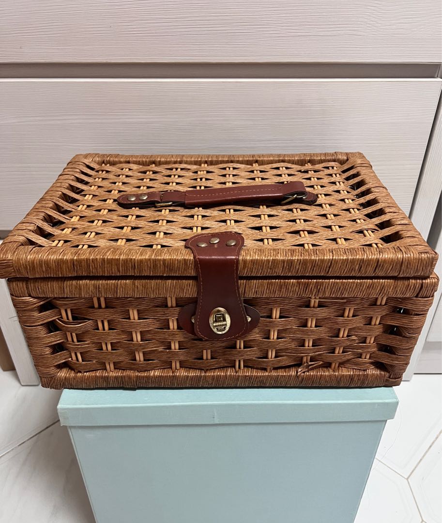 Hand carry twist lock wicker rattan basket cloth lining picnic storage ...